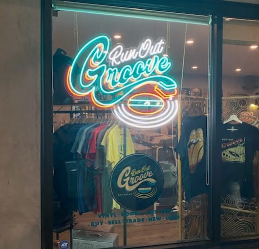 Superior Custom LED Neon Light Signs | Mr & Mrs Neon